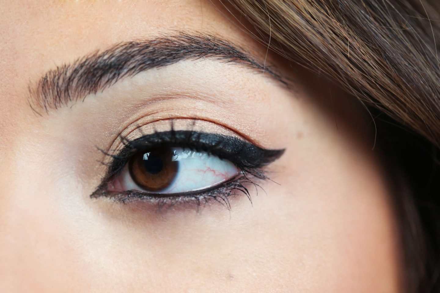 How to get a cat eye look with YSL Beauty - Amelia Liana
